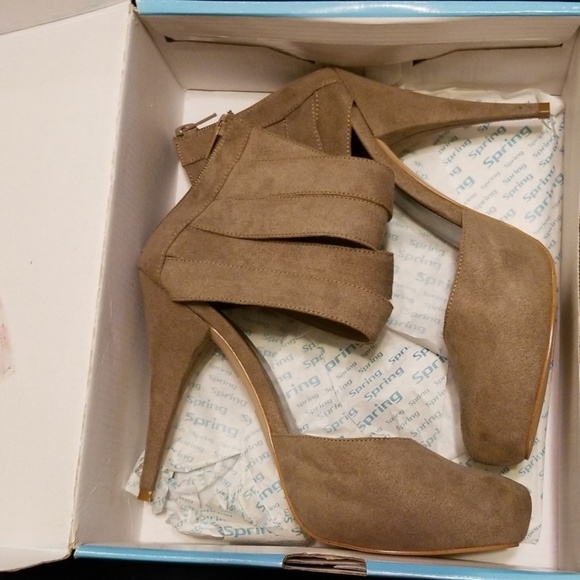 Spring Step | Shoes | Suede Closed Toe Ankle Strap Heels | Poshmark